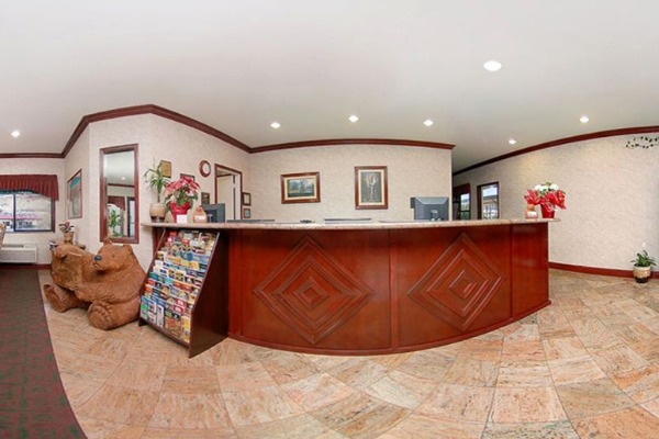 The Oakhurst Inn at Yosemite | yosemitethisyear.com